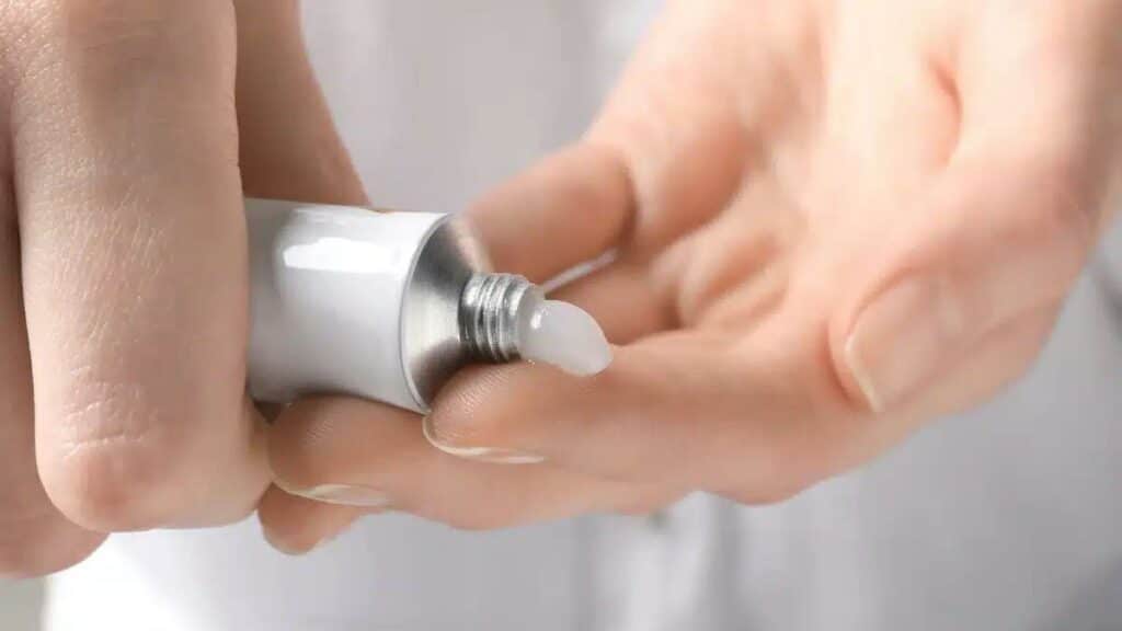 Testosterone Gel for Women: Uses, Dose, Side Effects