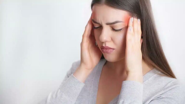 Migraine Eye Pain: Symptoms, Causes and Treatment Options